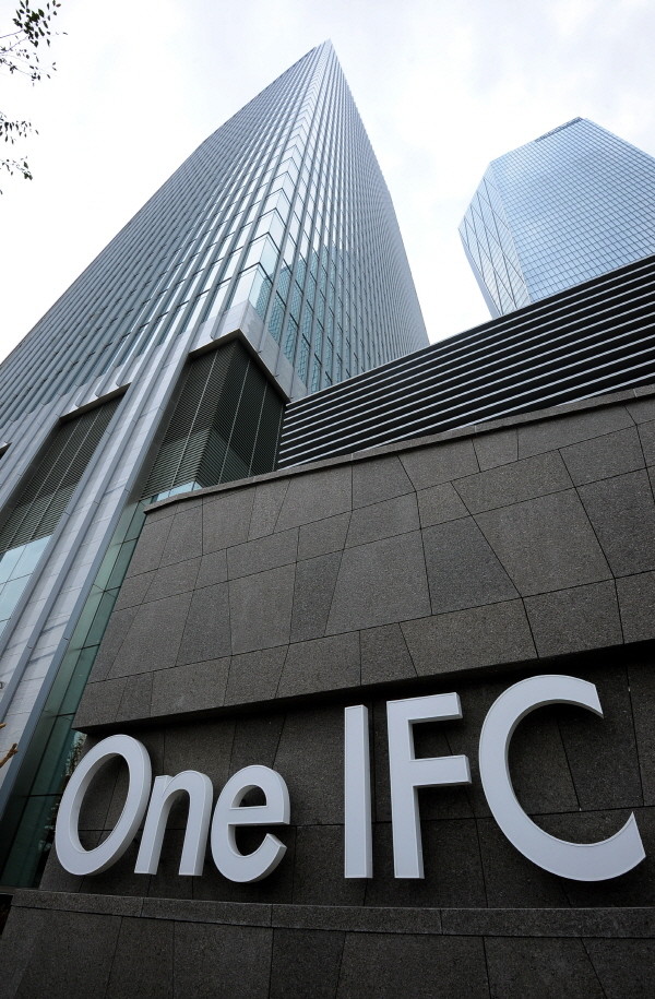 AIG그룹, IFC몰 운영 둘러싼 불공정계약 논란